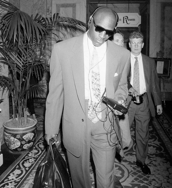 Michael Jordan en costume – L'ÉTIQUETTE